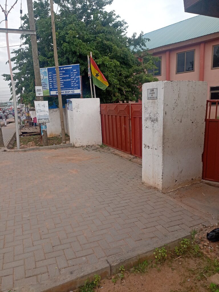 Protestan kilisesi Gospel Believers Assembly, Akra, foto