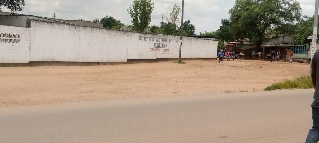 Ortaokul St. Mary is Mother of the Redeemer Community School, Lusaka, foto