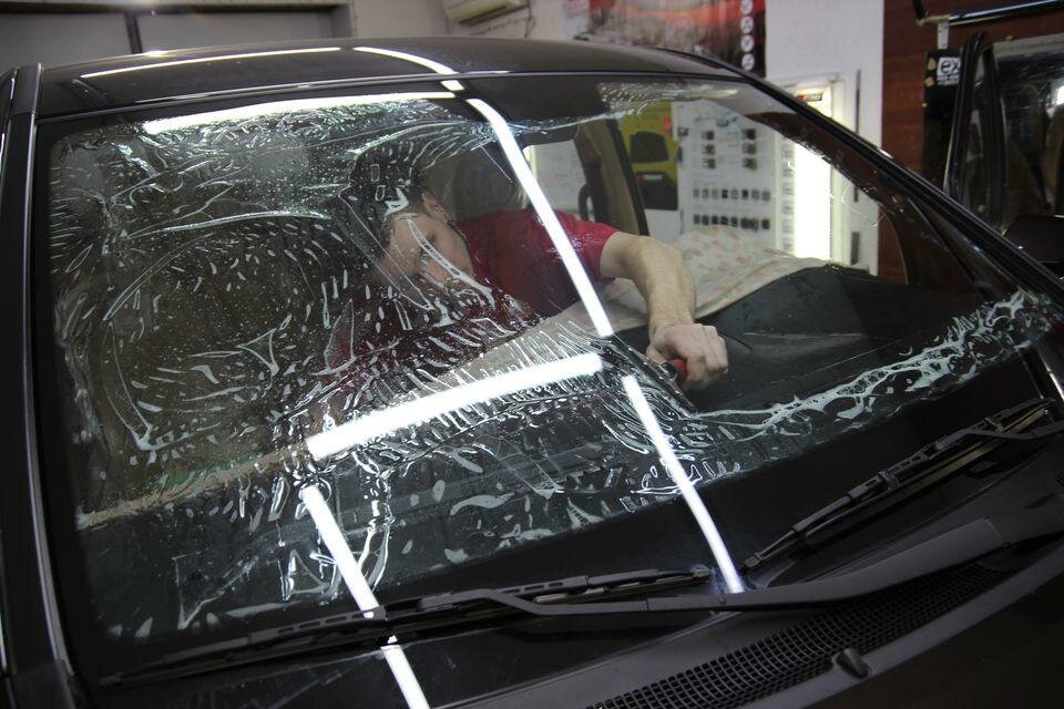 Araç camlarının renklendirilmesi Exe-studio, Kamyşin, foto