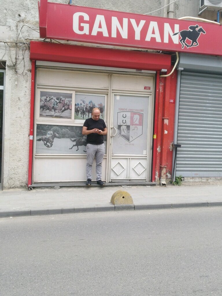 Şans oyunu bayileri Ganyan Bayi 1666, İstanbul, foto