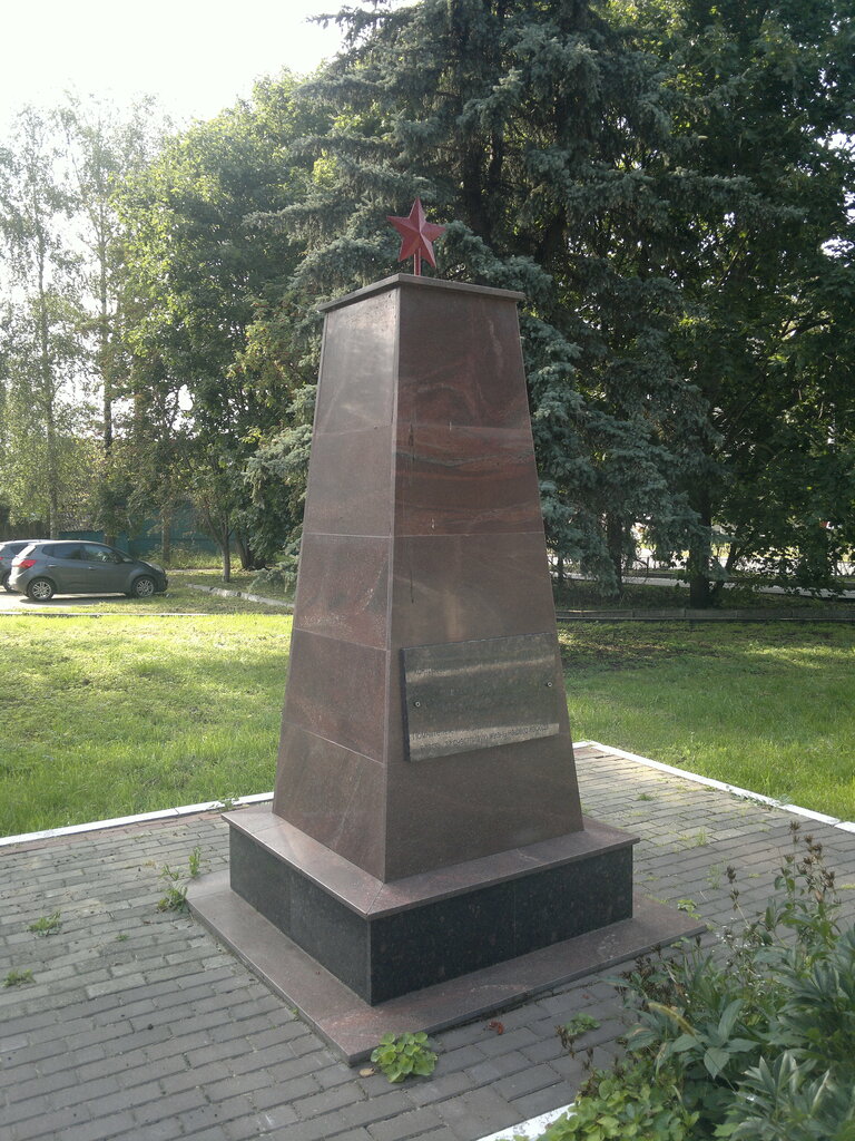 Anıt, heykel Братская могила жертв контрреволюции, Karaçev, foto