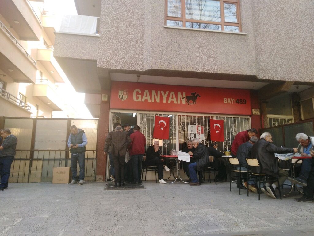 Şans oyunu bayileri Ganyan Bayi Ragıp Tüzün, Ankara, foto