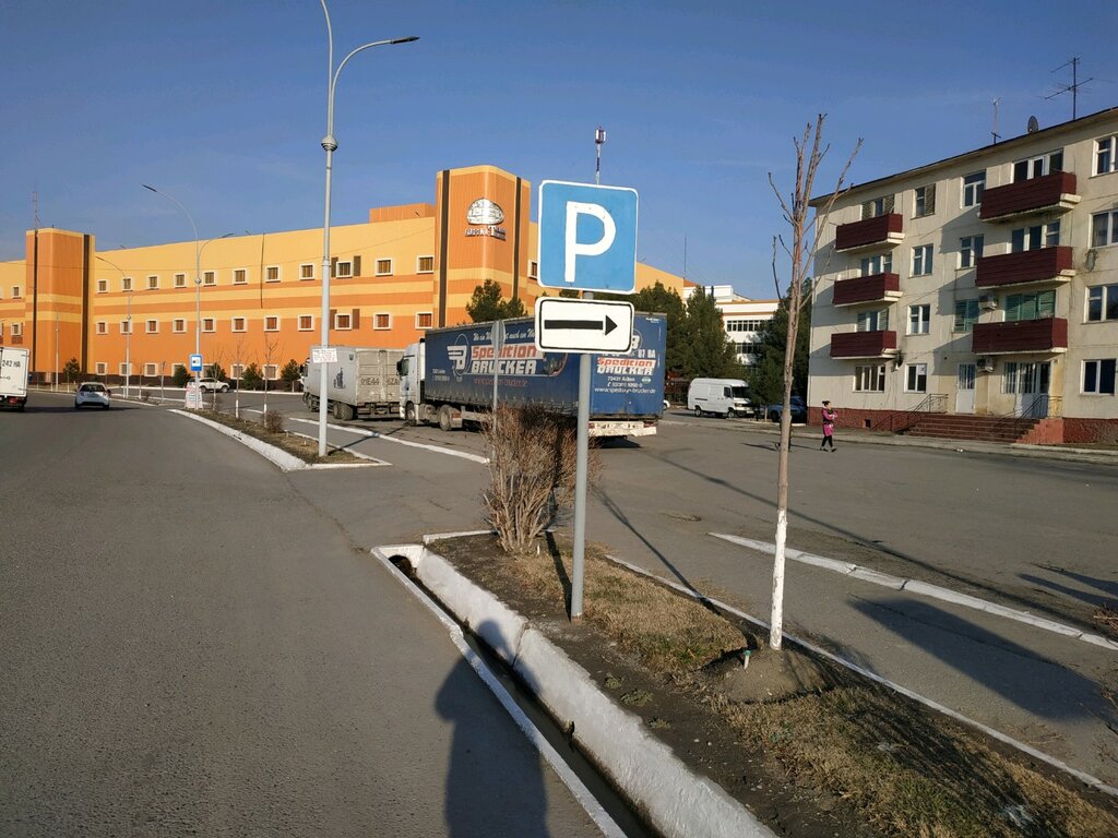 Otoparklar Car park, Fergana, foto