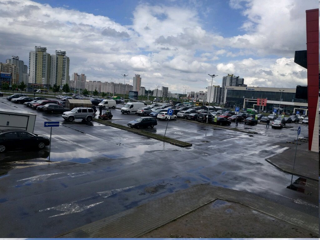 Otoparklar Парковка ТЦ Bonus, Minsk, foto