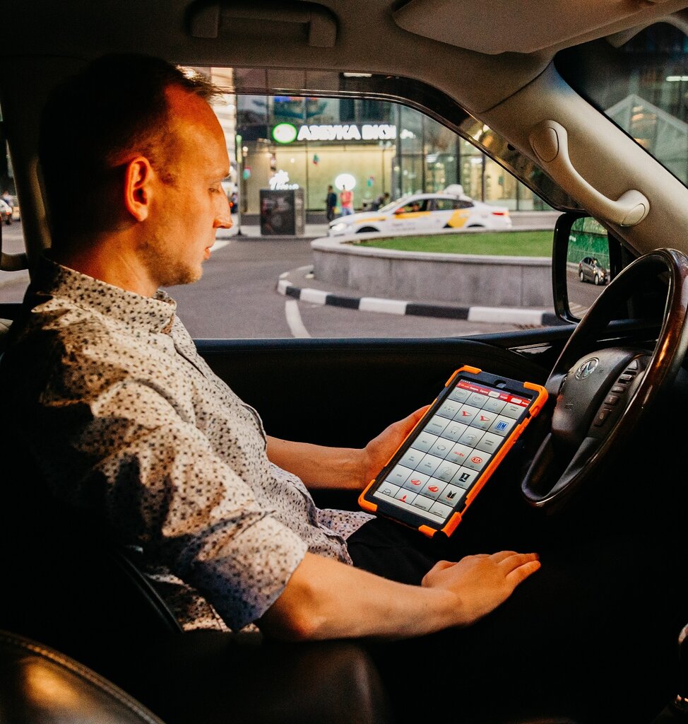 Araba seçimi hizmeti Avtopodbor Yan Varavin, Moskova, foto