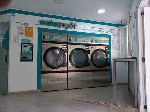Kuru temizlemeciler Lavandería autoservicio Waterproof, Balear Adaları, foto
