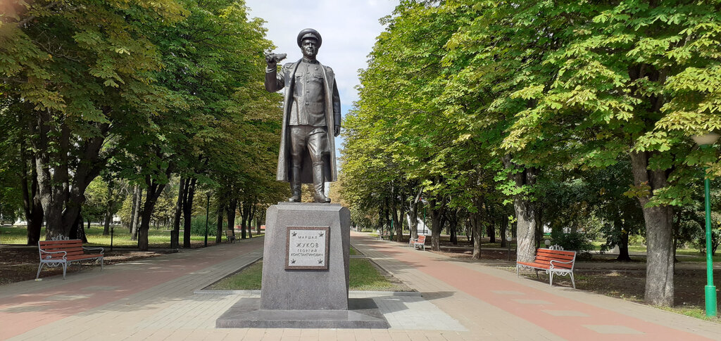 Anıt, heykel Маршалу Жукову Г.К., Belgorodskaya oblastı, foto