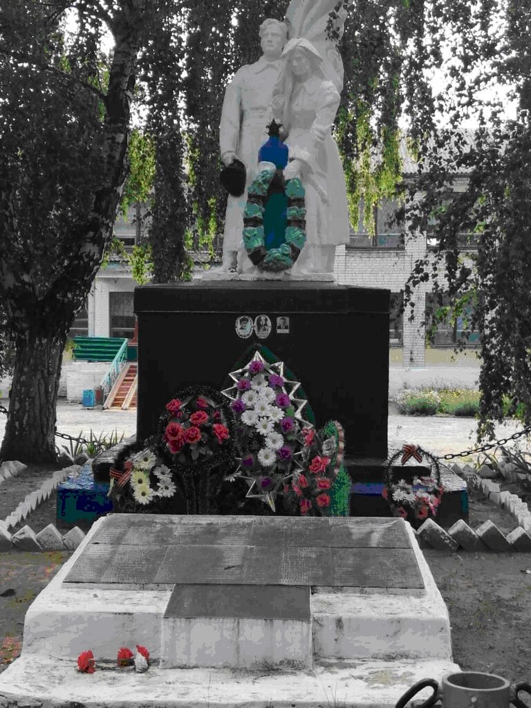 Anıt, heykel Братская могила советских воинов, Kurskaya oblastı, foto