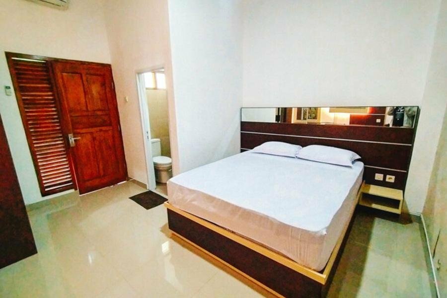 Otel Reddoorz Artomoro Guest House, Dünya, foto
