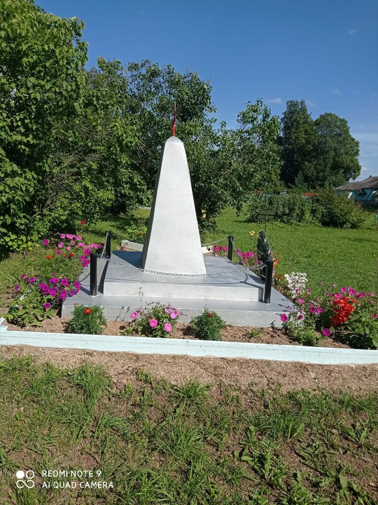 Anıt, heykel Обелиск в память односельчан, Smolenskaya oblastı, foto
