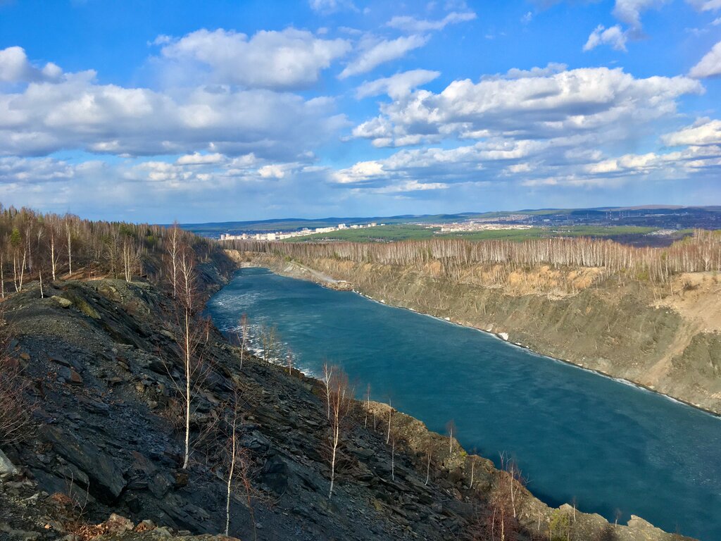Dağ zirvesi Чёрные пальцы, Sverdlovskaya oblastı, foto