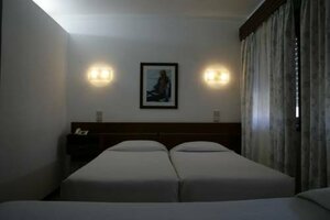 Hotel Santiago (Aveiro, Vagos, Rua Padre Vicente Maria da Rocha, 18), otel  Dünya'dan
