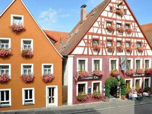 Hotel Garni Am Ellinger Tor (Bavaria, Weißenburg-Gunzenhausen, Weißenburg i. Bay., Ellinger Straße, 7), otel  Weissenburg'dan