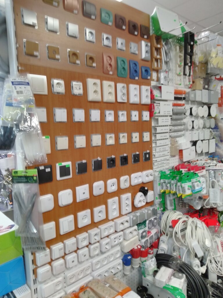 Elektrik ve elektrikli ürün mağazası Brigadir, Niagan, foto