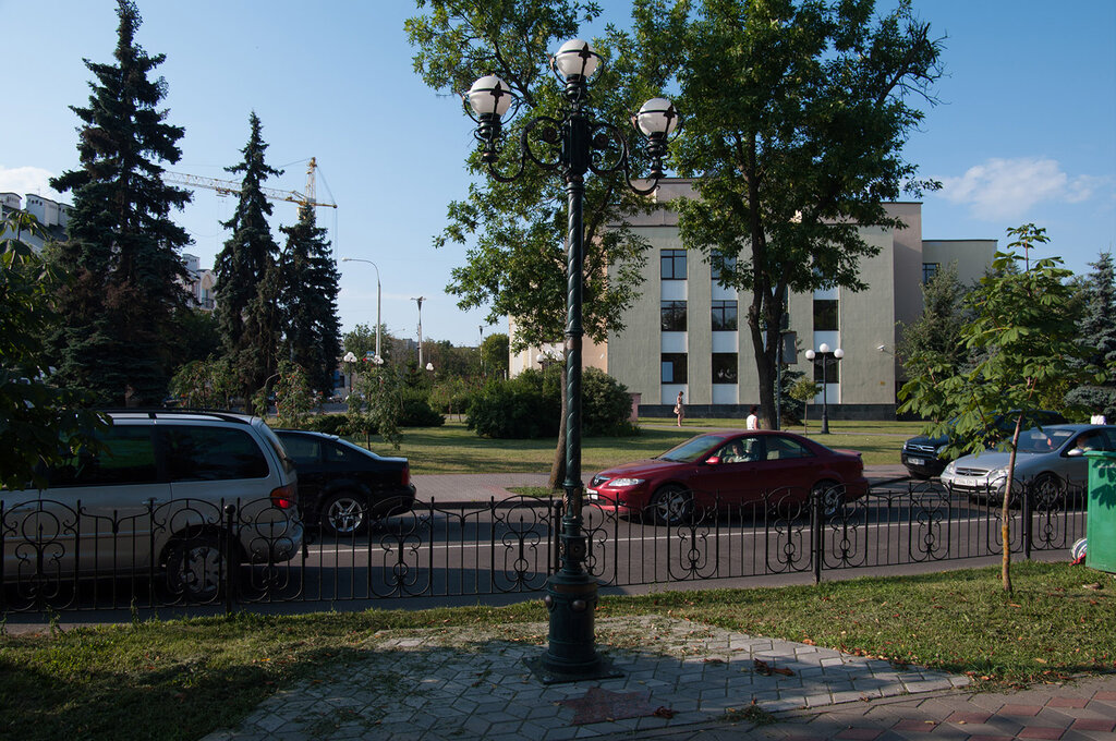 Park, sokak heykeli Фонарь БелИнэко, Brest, foto