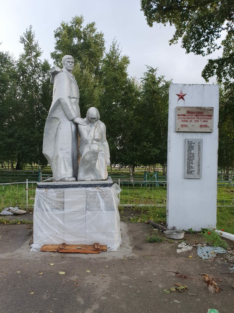 Anıt, heykel Воинам-односельчанам, павшим в годы Великой Отечественной войны, Yahudi Özerk Bölgesi, foto