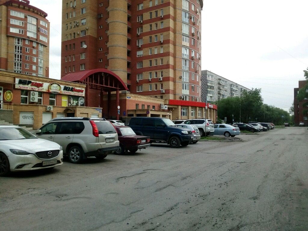 Otoparklar Parking lot, Omsk, foto