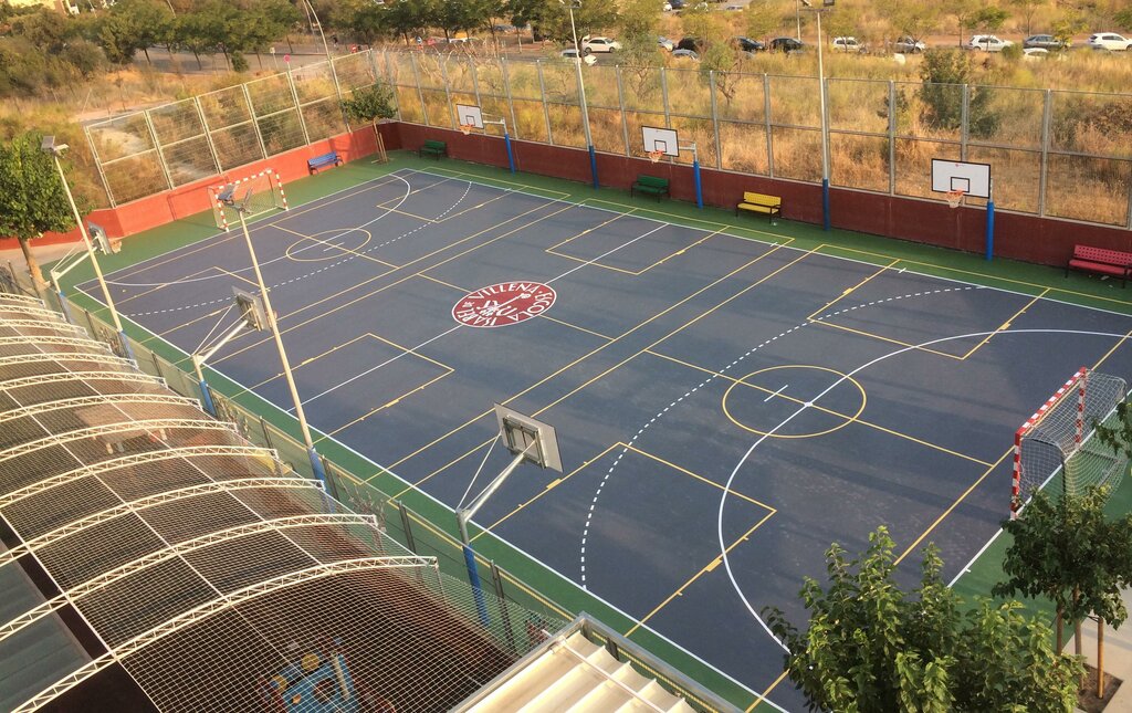 Özel okul Escola Isabel de Villena, Katalonya, foto