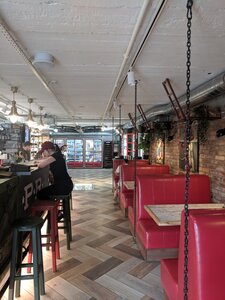 Prime Minister (Leninskiy Avenue No:7), kafe  Kaliningrad'dan