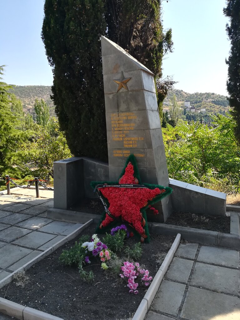 Anıt, heykel Братская могила советских воинов, Kırım Cumhuriyeti, foto