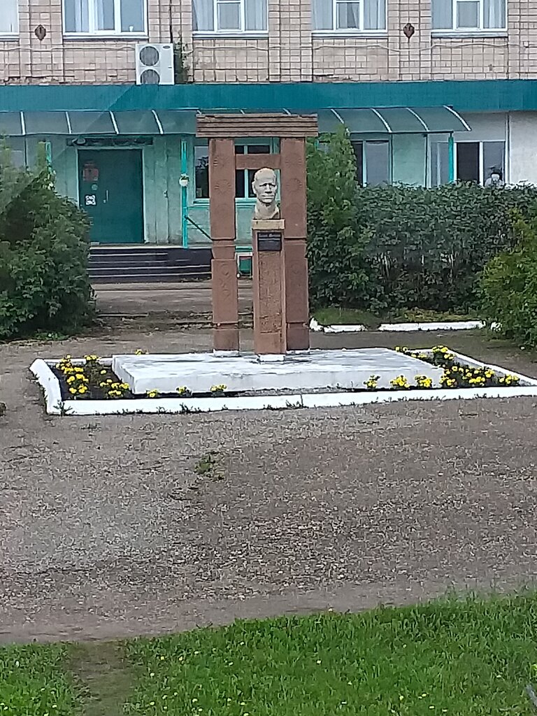 Park, sokak heykeli Кедра Митрей, Udmurtiya, foto