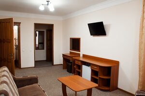 Villa Magic (Приморская улица No:7, посёлок городского типа Новофёдоровка), otel  Kırım Cumhuriyeti'nden