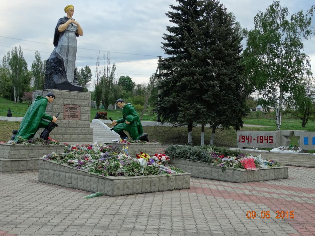 Anıt, heykel Братская могила, Mykolaivka, foto