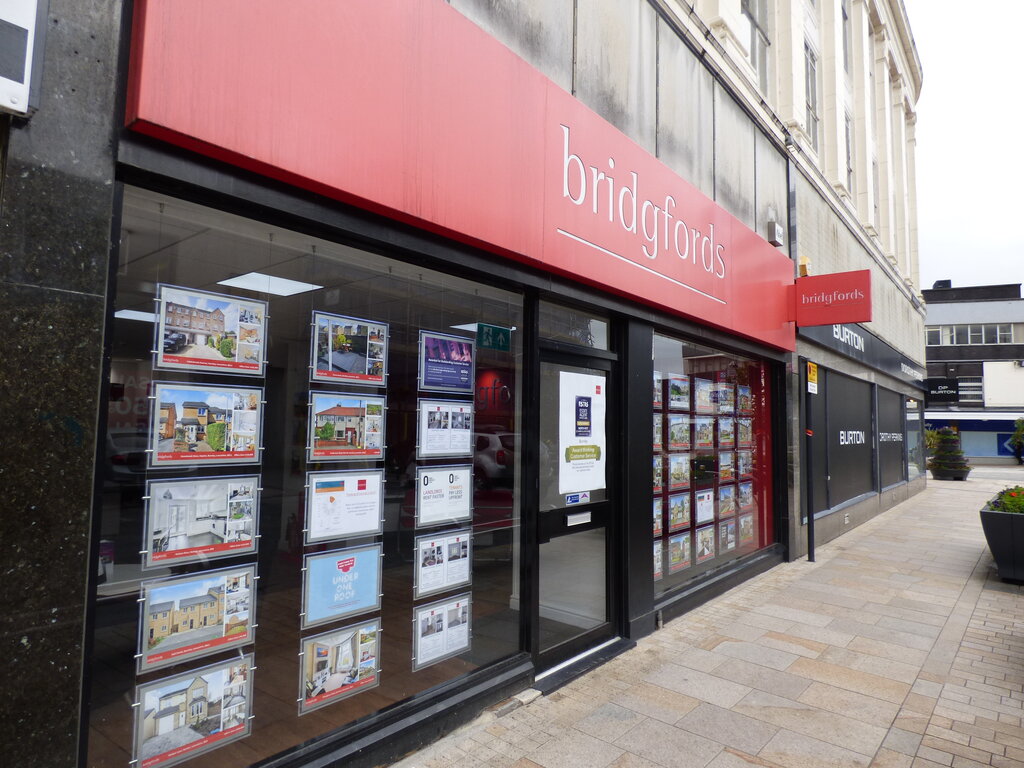 Arazi dizisi Bridgfords Sales and Letting Agents Burnley, İngiltere, foto