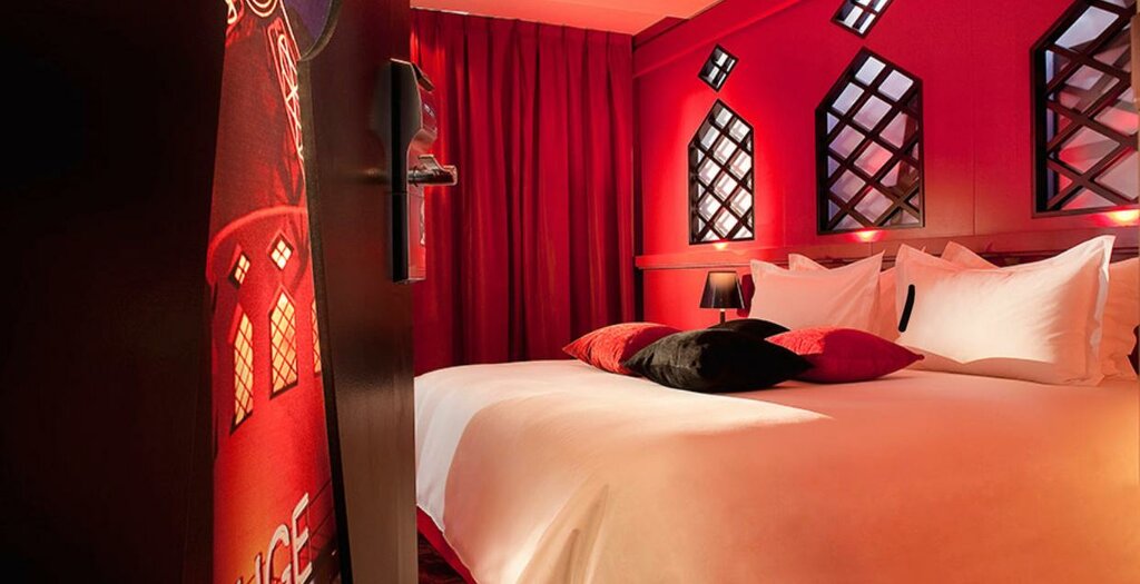 Erotik masaj salonu Moulin Rouge, Çeliabinsk, foto