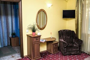 Izumrudny (Reviolyutsionnaya Street No:136А, selo Kabardinka), otel  Krasnodarski krayından