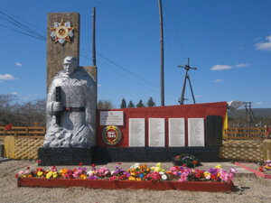 Погибшим в годы Великой Отечественной войны (Irkutsk Region, Zhigalovskiy munitsipalny okrug, selo Dalnyaya Zakora, Tsentralnaya ulitsa), anıt, heykel  İrkutskaya oblastından
