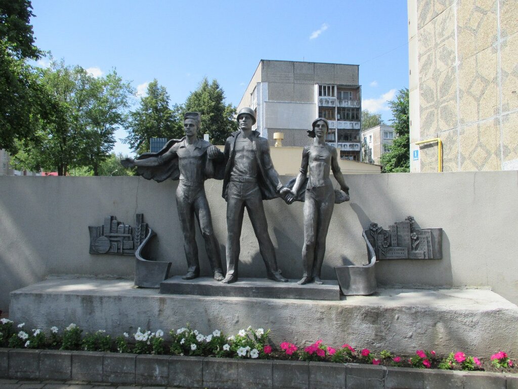 Anıt, heykel Слава строителям Новополоцка, Navapolatsk, foto