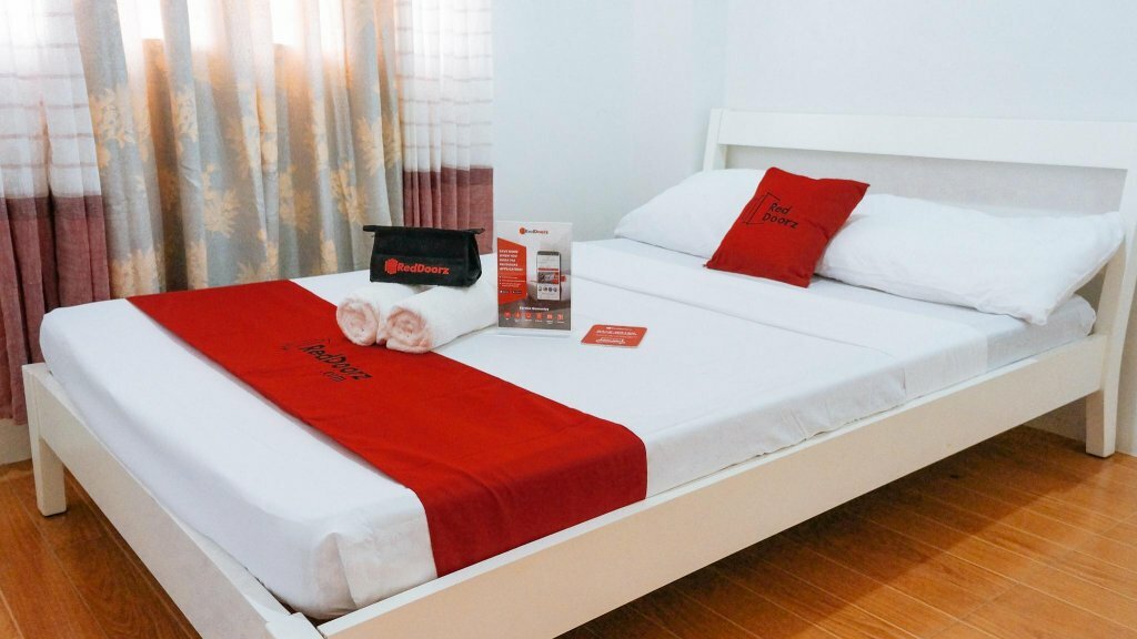 Otel RedDoorz Plus near Talisay Town Center, , foto