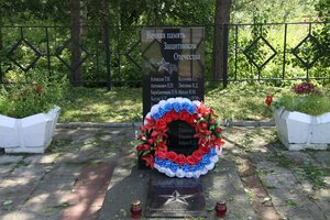 Братская могила воинов, погибших при бомбежке эшелона в октябре 1941 года у деревни Лихачево (Tver Region, 28K-0058), anıt, heykel  Tverskaya oblastından