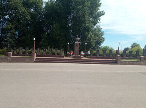 Аллея героев (Smolensk Region, Pochinok, Oktyabrskaya ulitsa), anıt, heykel  Poçinok'tan