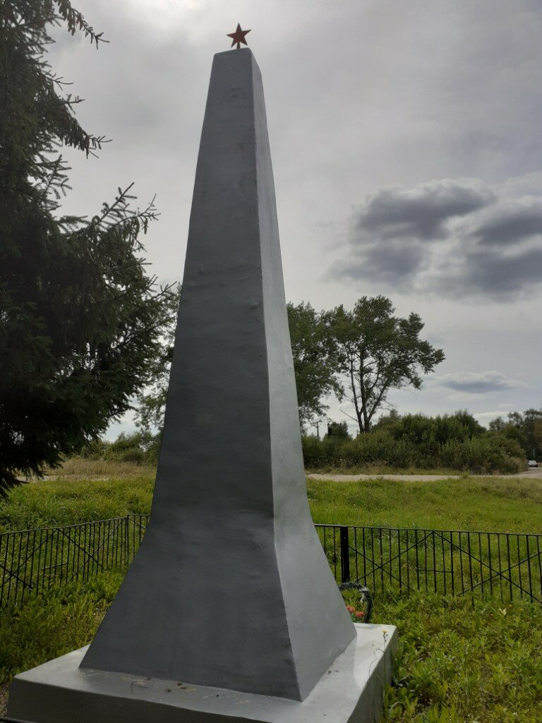 Anıt, heykel Обелиск в честь погибших односельчан, Smolenskaya oblastı, foto