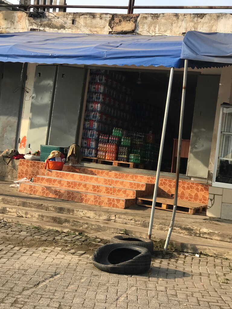 Su satışı Specia lice depot, Akra, foto