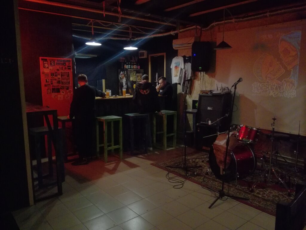 Elektronik sigara satış noktaları Мини-вейпшоп Cloudy при Junk Bar'e, Balakovo, foto