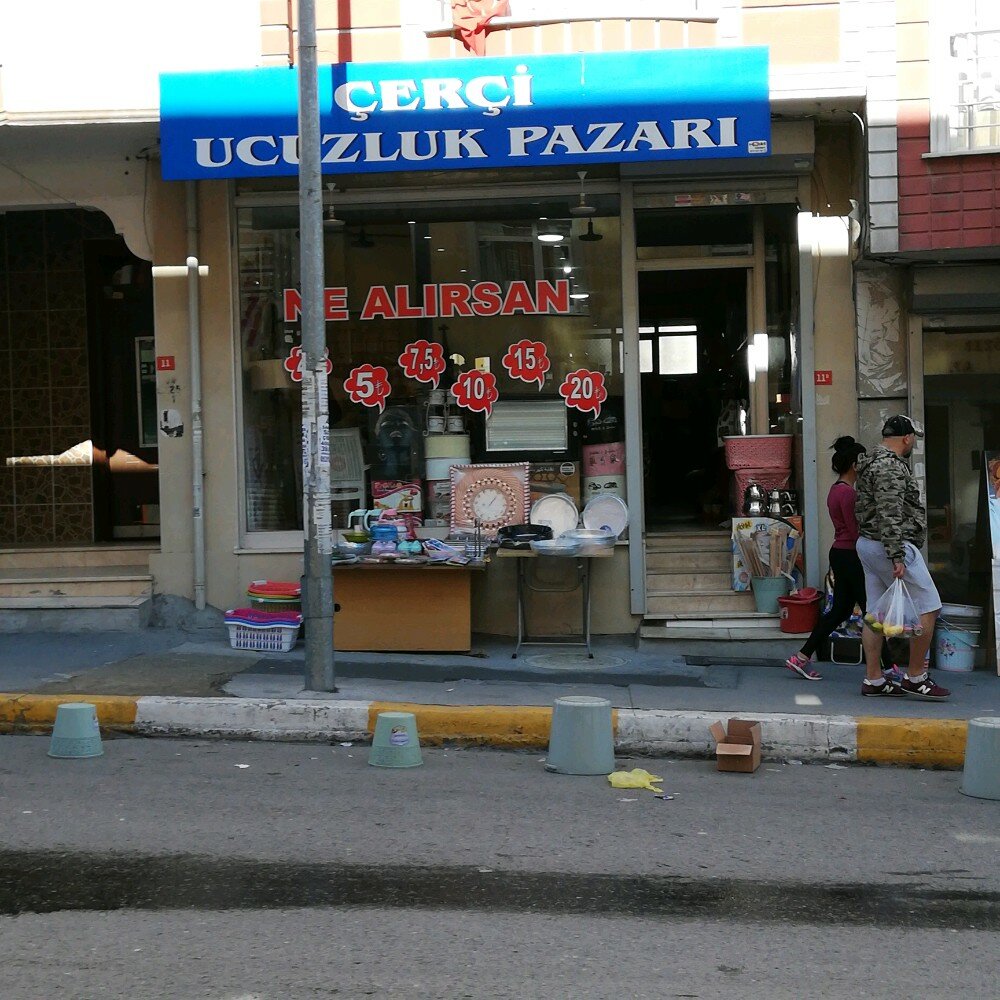 Züccaciye mağazaları Çerçim Ucuzluk Pazarı, İstanbul, foto