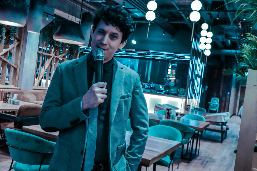 Kutlama sunucuları Presenter and DJ Itkis, Moskova, foto