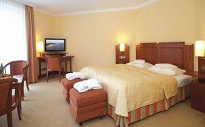 Hotel zur Post – ein Rovell Hotel (Mecklenburg-Vorpommern, Vorpommern-Greifswald, Dreikaiserbäder, Seestraße, 5), otel  Mecklenburg‑Vorpommern'den