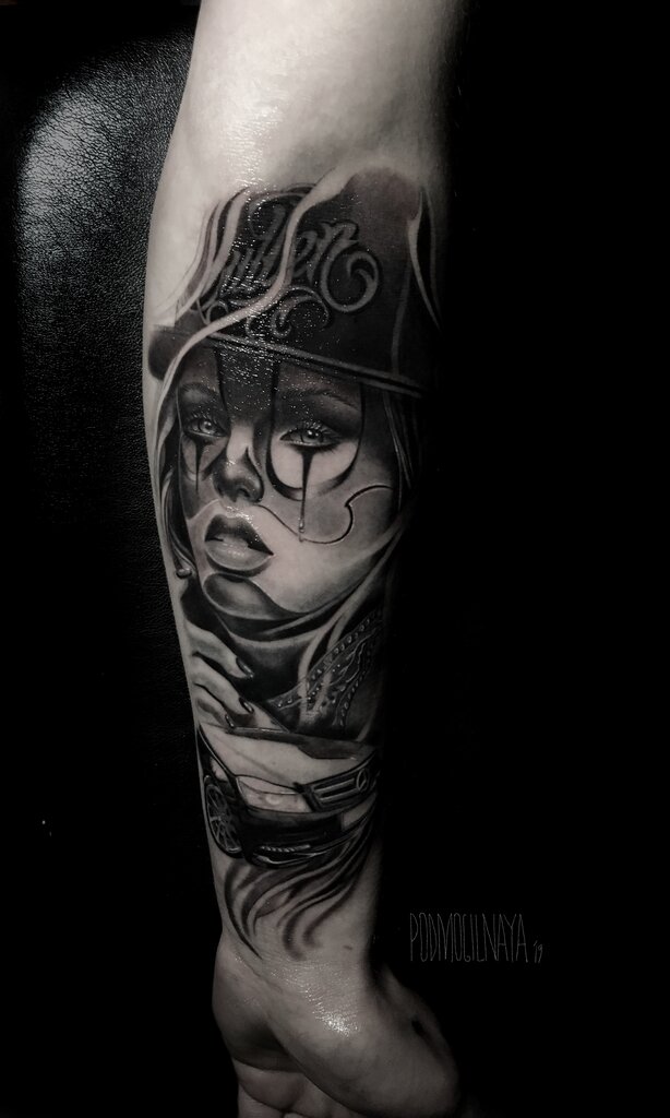 Dövmeciler Bad Bird Ink, Moskova, foto