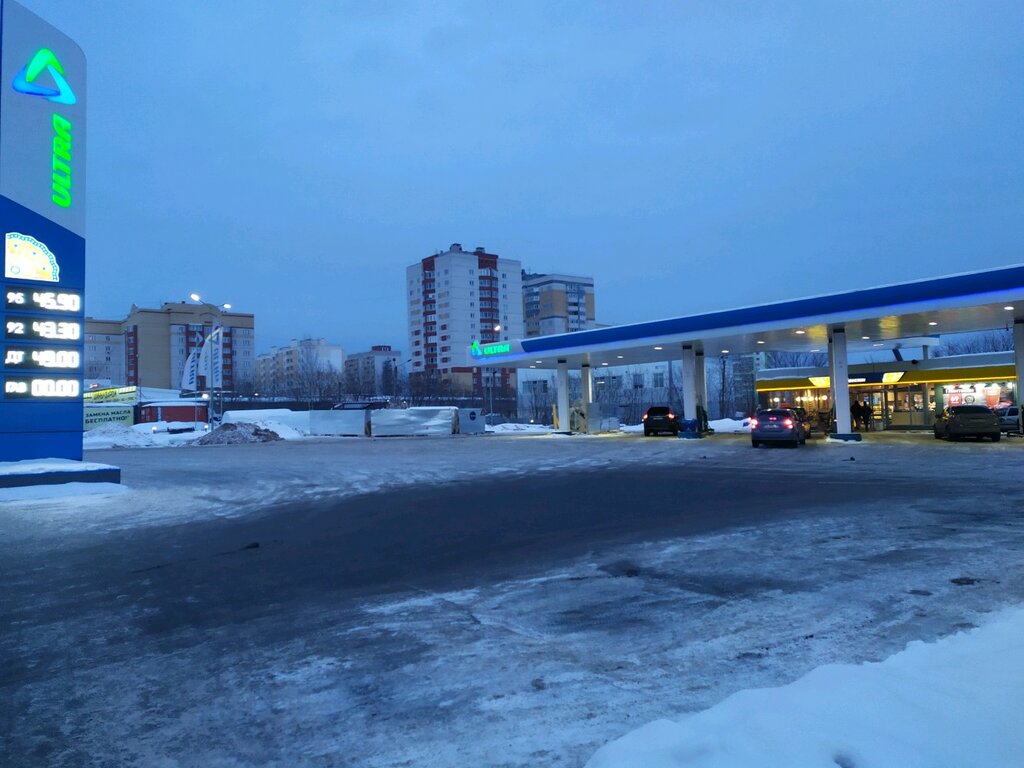 Benzin istasyonu Ultra, Kirov, foto