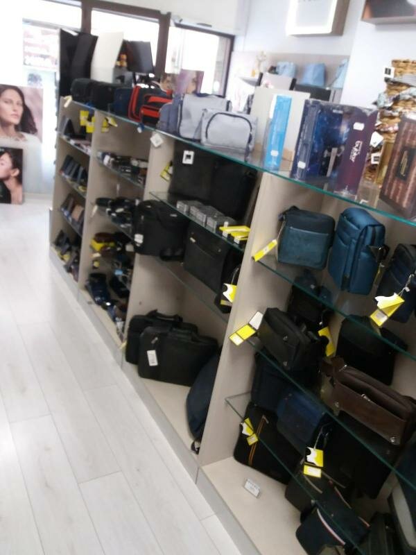 Kozmetik ve parfümeri mağazaları Eurocosmetic Profumerie Pachino, Sicilya, foto