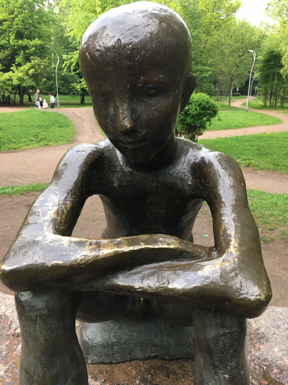 Anıt, heykel Память о детстве, Saint‑Petersburg, foto