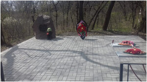 Мемориальный камень (Rostov Region, Kamensk-Shakhtinskiy, Proizvodstvennaya ulitsa), anıt levhası, anıt taş  Kamensk‑Şahtinski'den