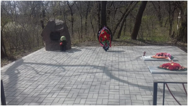 Anıt levhası, anıt taş Мемориальный камень, Kamensk‑Şahtinski, foto