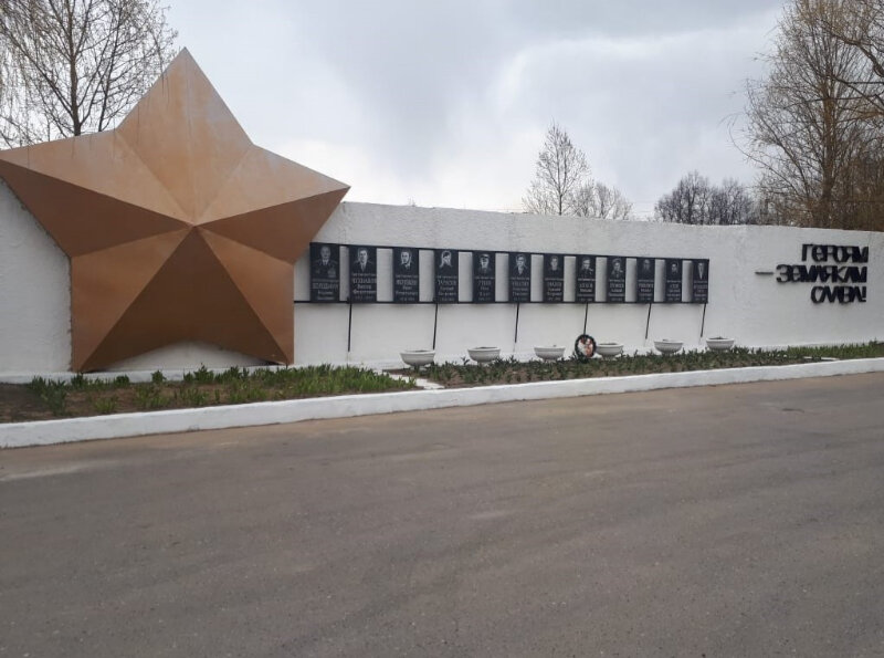 Anıt, heykel Героям-землякам, Suvorov, foto
