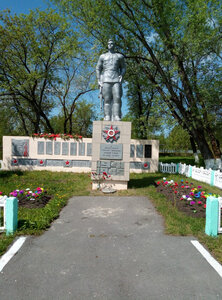 Мемориал воинам-односельчанам, павшим в 1941-1945 гг. (Kemerovo — Kuzbass Region, Topkinskiy munitsipalny okrug, posyolok Rassvet), anıt, heykel