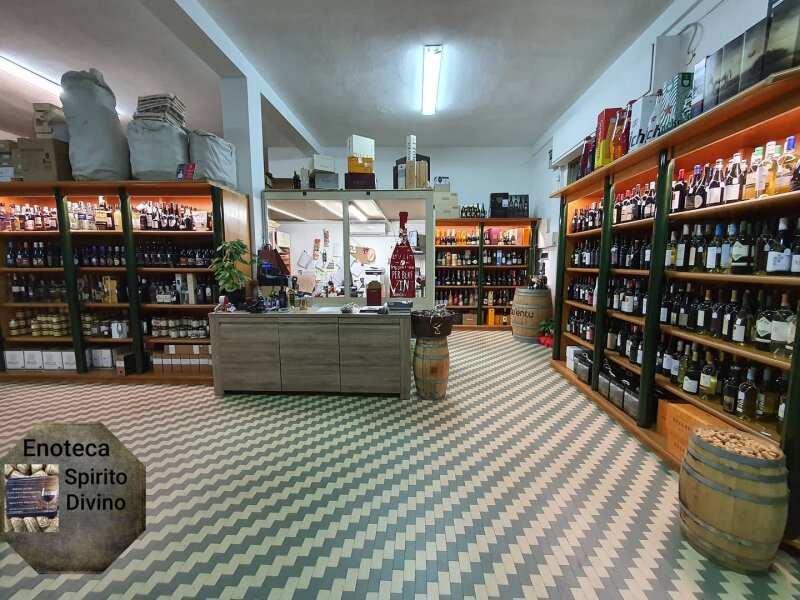 Bira fabrikası Enoteca Spirito Divino, Sardunya, foto